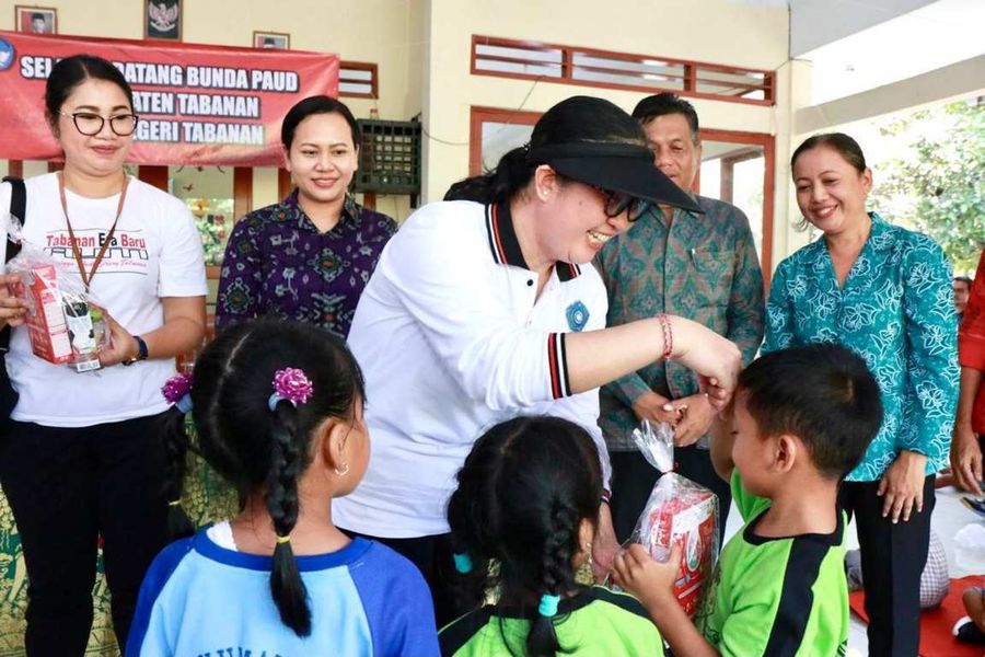 Bunda PAUD Kembali Bagikan PMT dan APE Bagi Siswa dan Anak PAUD di TK ...