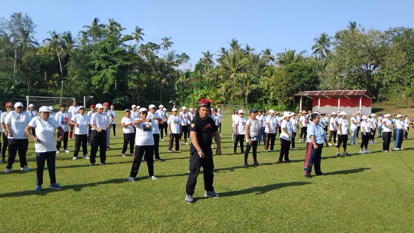 Sengap Senam Sehat Bersama Ibu-ibu PKK dan Lansia - Bali Portal News