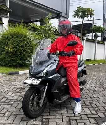 Cari Aman di Musim Hujan, Tips Berkendara Aman dari Safety Riding Honda ...