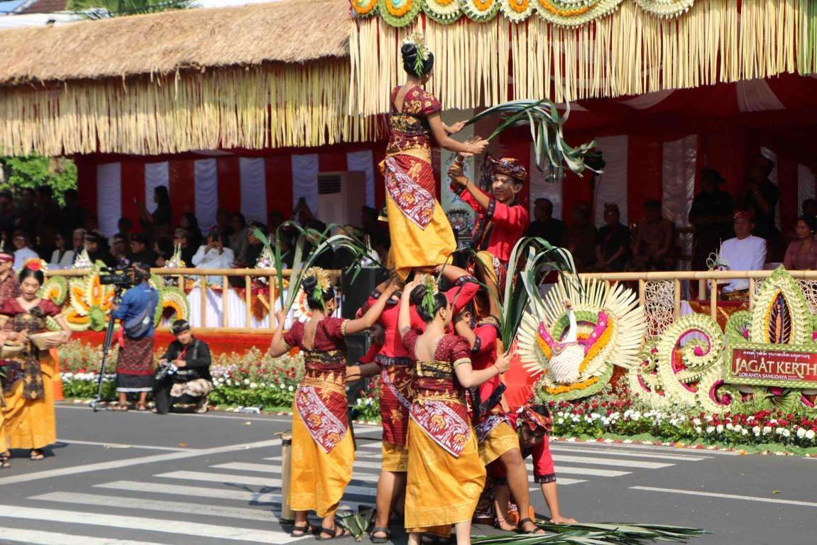 Buleleng Tampil Beda di Pawai PKB XLVII 2025, Akulturasi Budaya Jadi ...