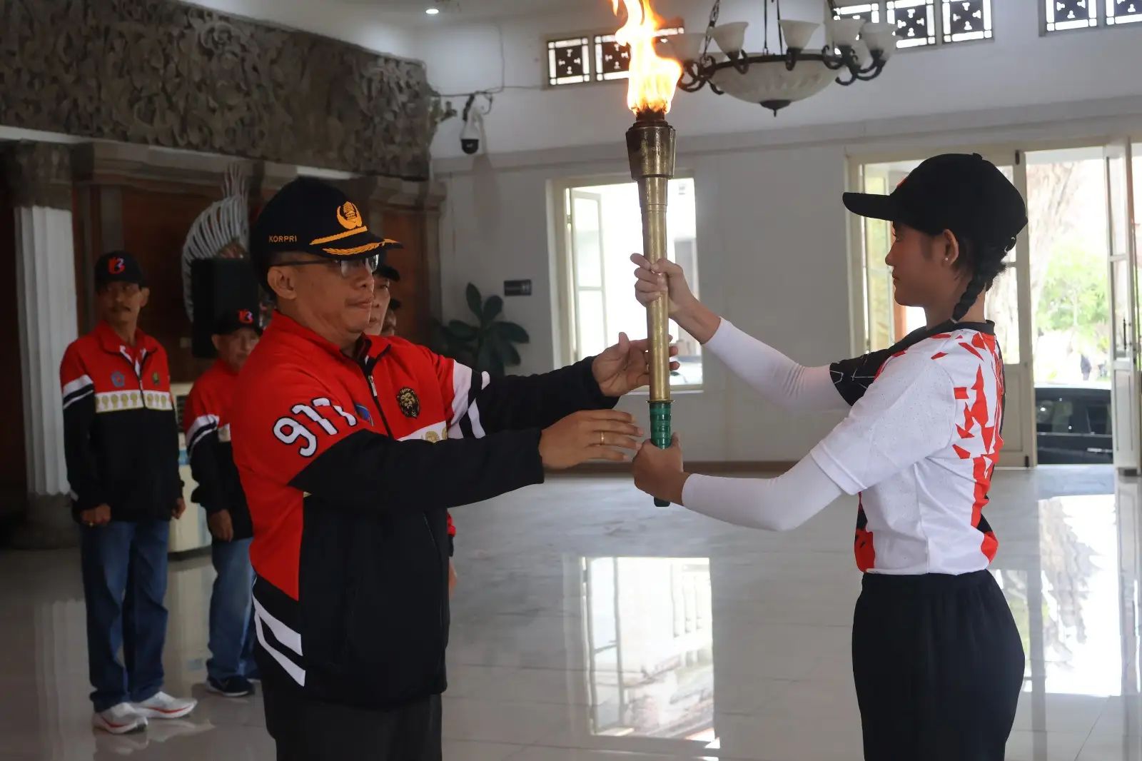 Kirab Api Obor Simbol Sportivitas dan Persatuan Ajang Porprov Bali XVI ...