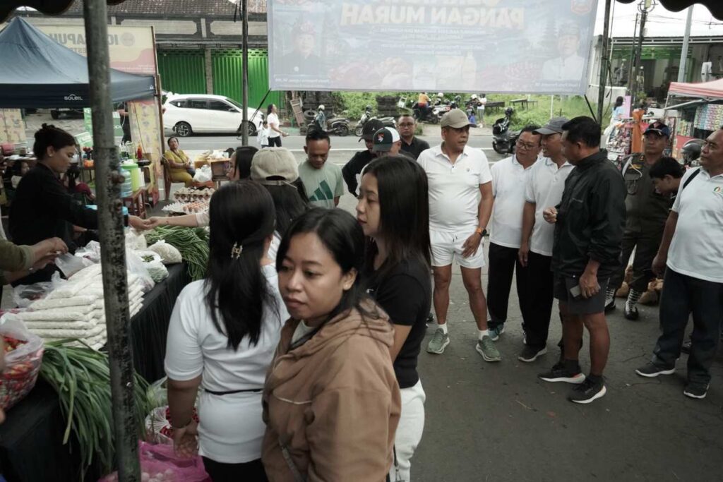 Ringankan Beban Warga Jelang Galungan, Bupati Gus Par Tinjau Pasar ...